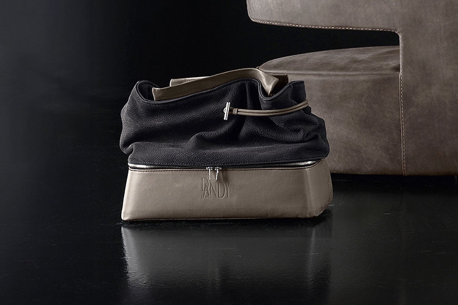 The Bridget bag magazine holder by Gamma Arredamenti